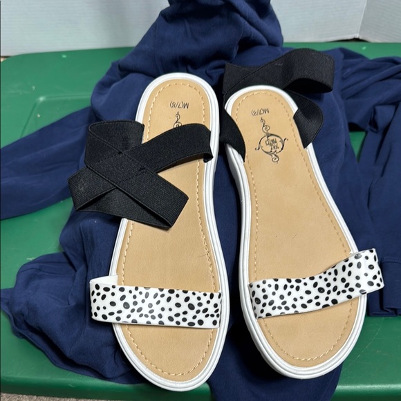 Sole Mates | Shoes | Sole Mates Black And White Flat Sandals With Polka ...